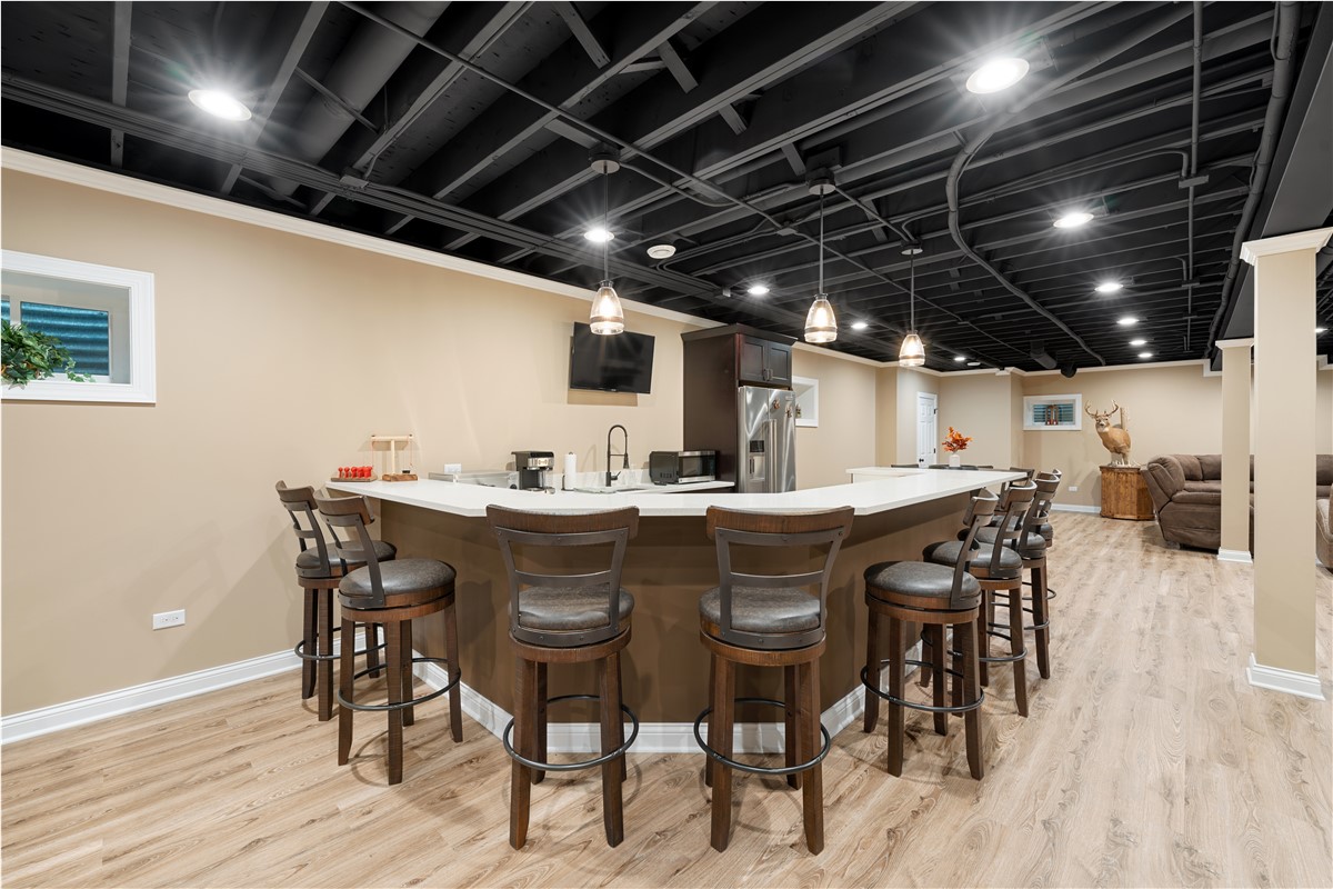 Glencoe Basement Bar